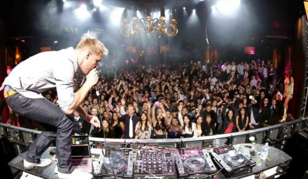 How Do Rappers Make Money: 10 Ways Rappers Bank Cash