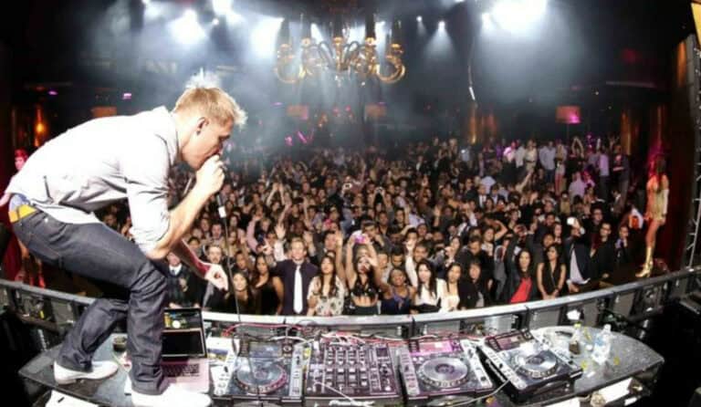 How Do Rappers Make Money: 10 Ways Rappers Bank Cash